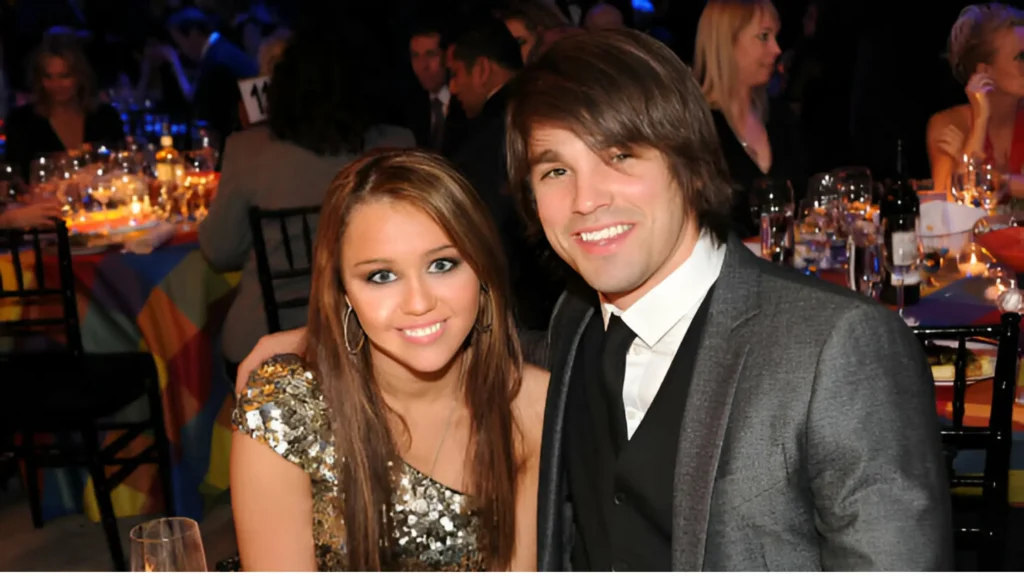 How Miley Cyrus Boyfriend Makes His Relationship With Her Works